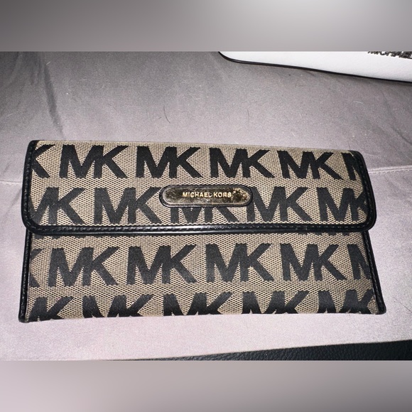 Michael Kors | Bags | Michael Kors Long Wallet | Poshmark